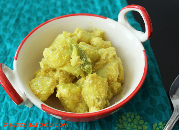 Alu Poshto/ Potatoes in Poppy seed sauce!