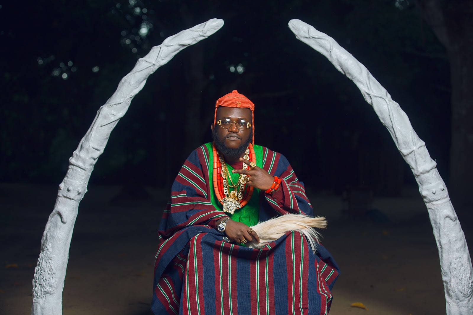 Freddy Poundz recreates iconic photo of Oba Olateru Olagbegi II