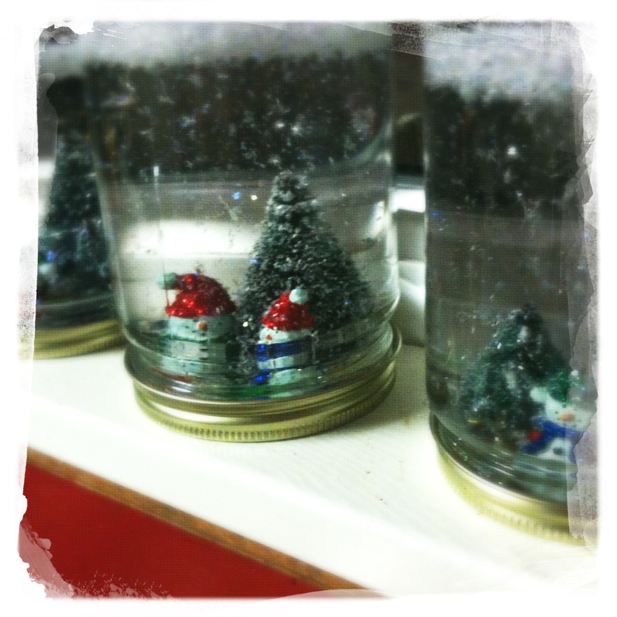 Circles Of Sunshine: Let It Snow! DiY Snow Globes