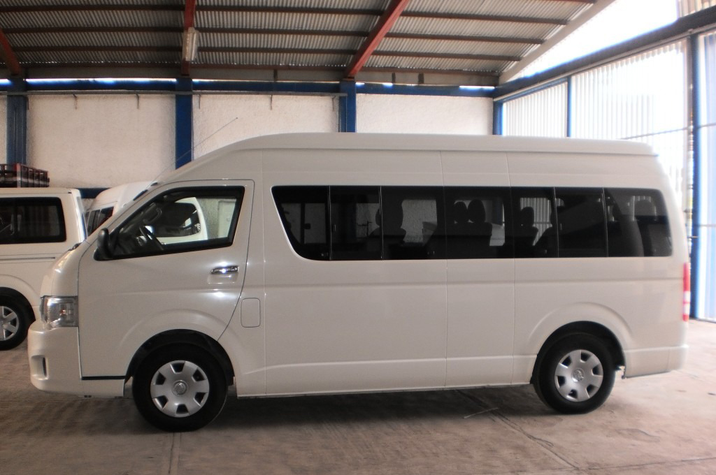 Toyota Hiace new 15 passengers - ReViEw 4 CArS AnD TrUcKs