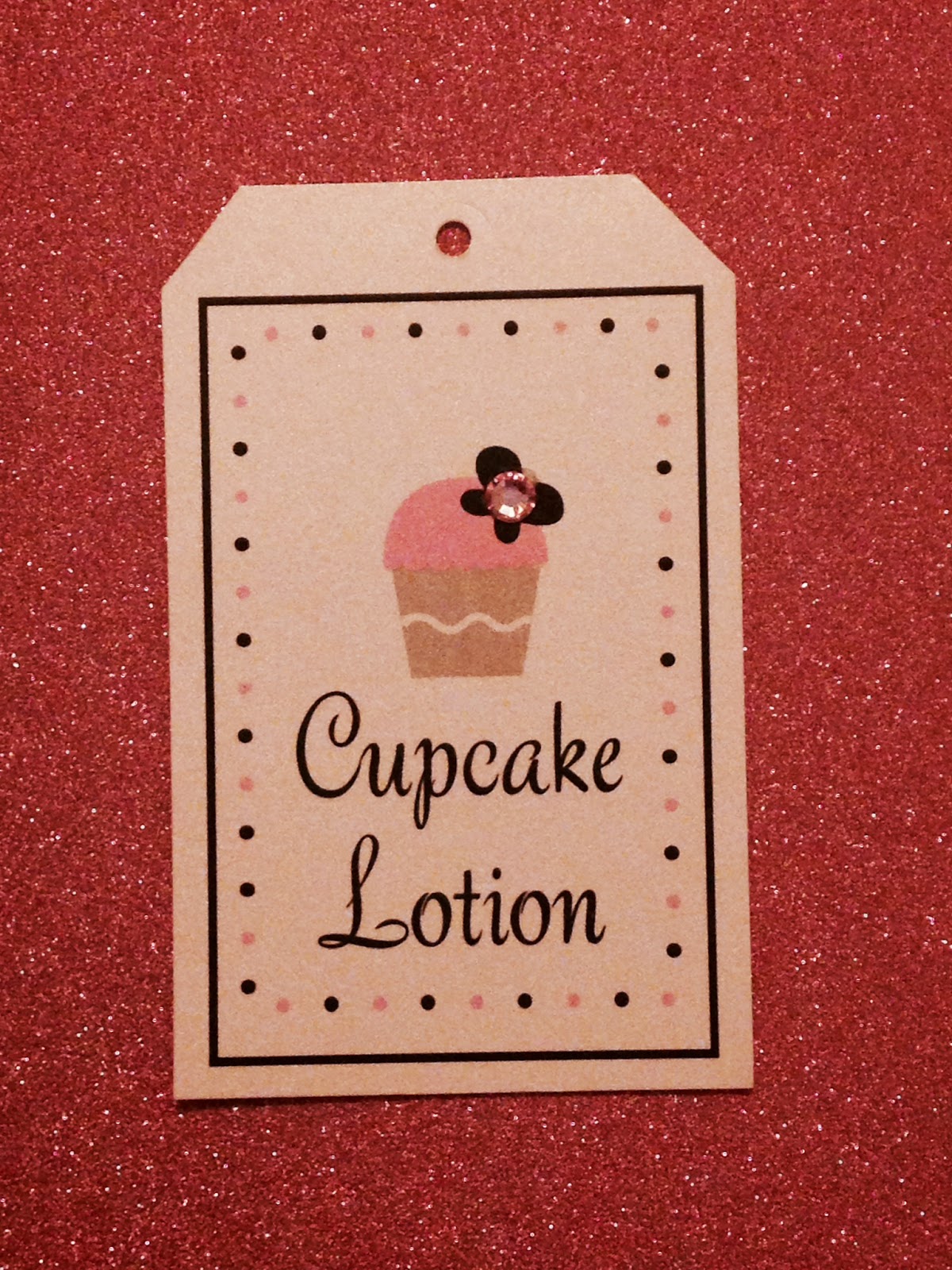 2 Hearts B 1 Designs: {Frosting Friday} Sparkly & Sweet Cupcake Tags