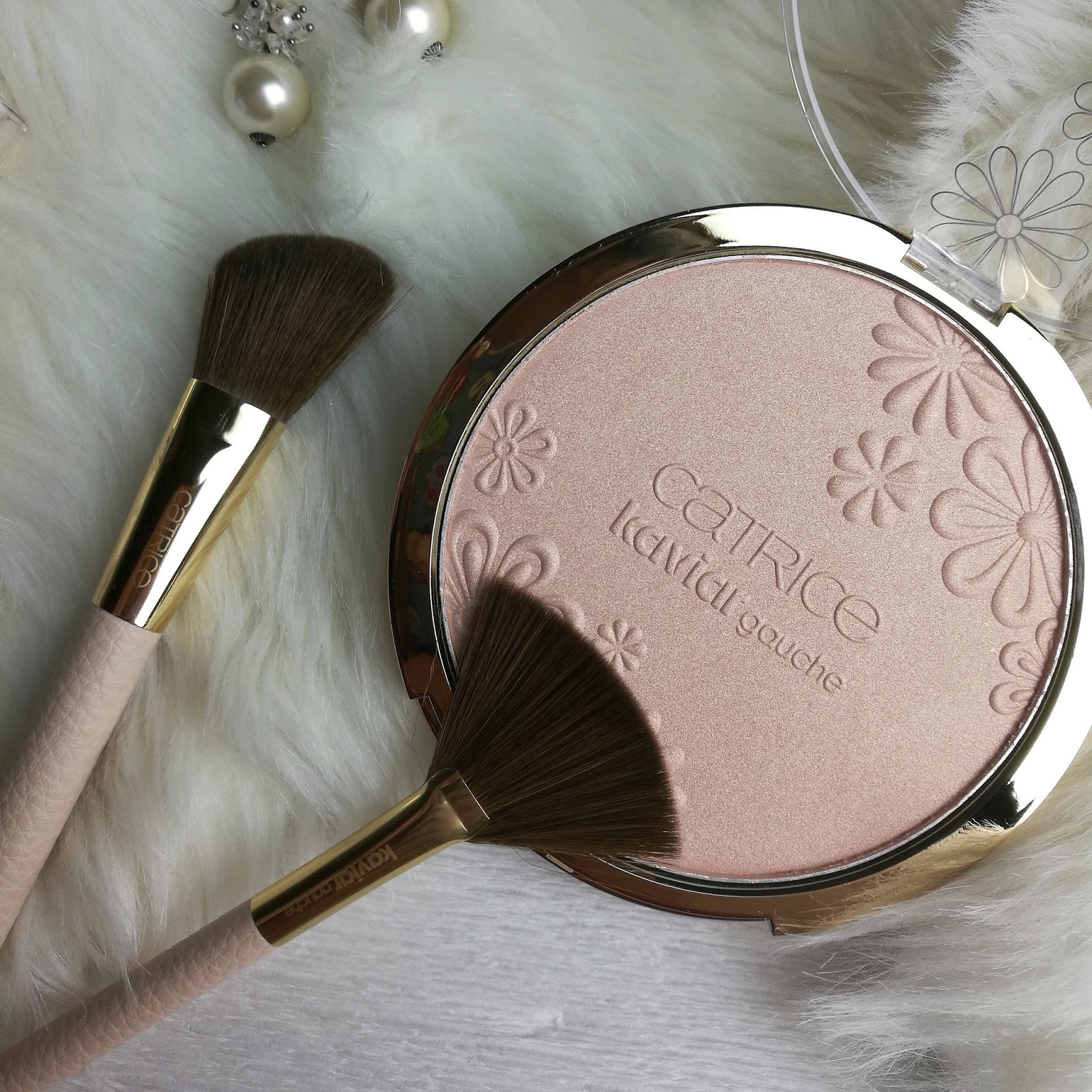 Catrice Kaviar Gauche izgaismotājs, sejas otas - Sievišķība... Make Up ...