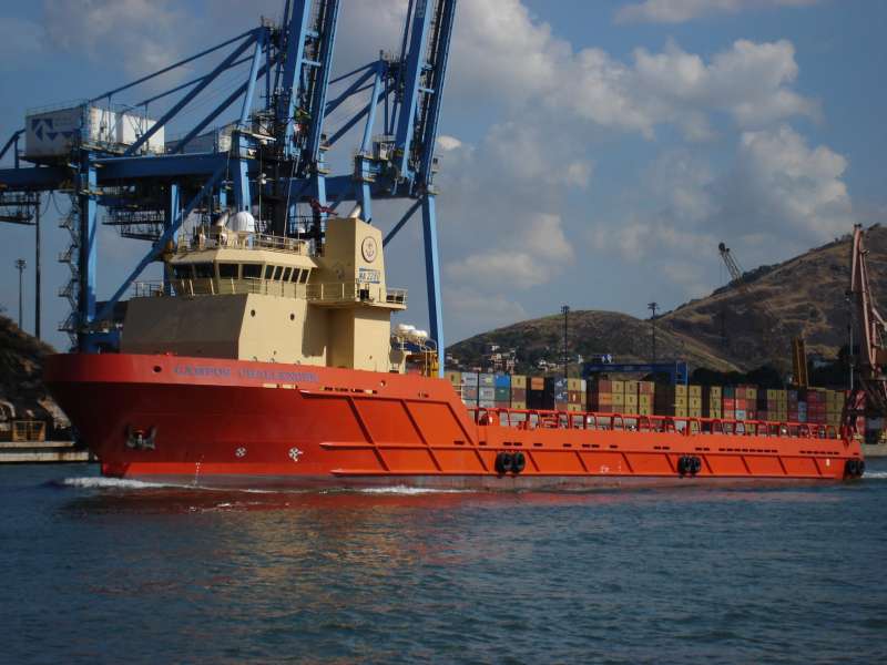 NAVIOS AHTS E PSV DO PORTO DE MACAE-RJ-BRASIL (IMBETIBA) E (FUTURO ...