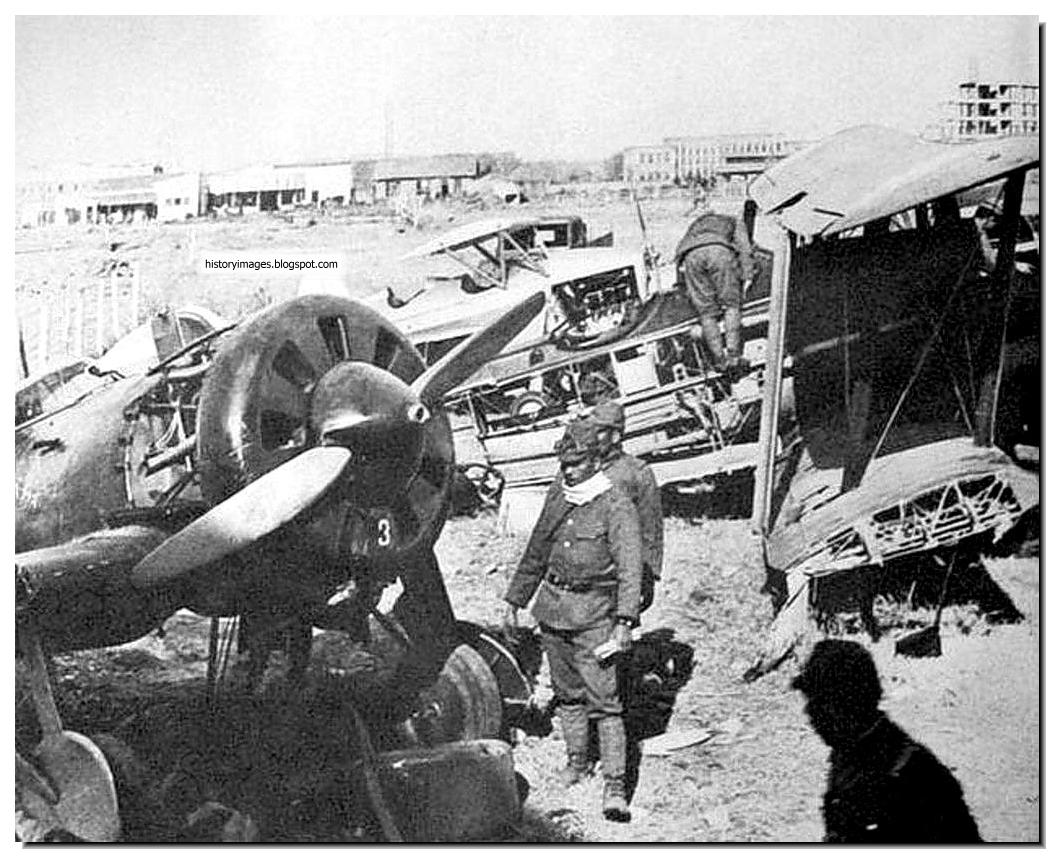 HISTORY IN IMAGES: Pictures Of War, History , WW2: Japanese Invasion Of ...