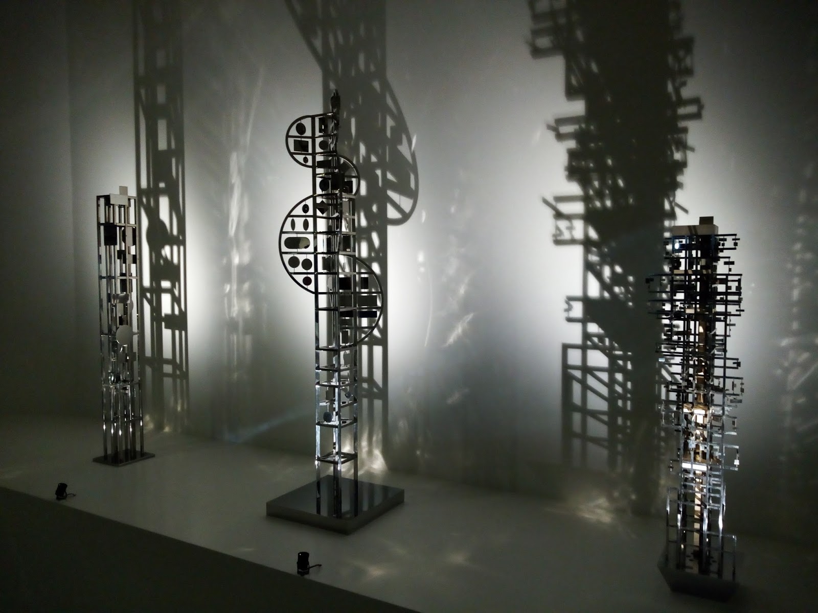 V&A: Tour Lumière Cybernétique de La Défense - Nicolas Schaffer (1970)