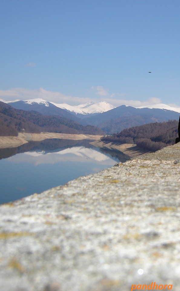 pandhoraa: Reflexii in Oglinda - Lacul Vidraru