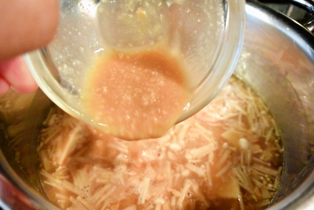 Recipes for Tom: Tomato to nira no nattojiru / miso soup with fermented ...