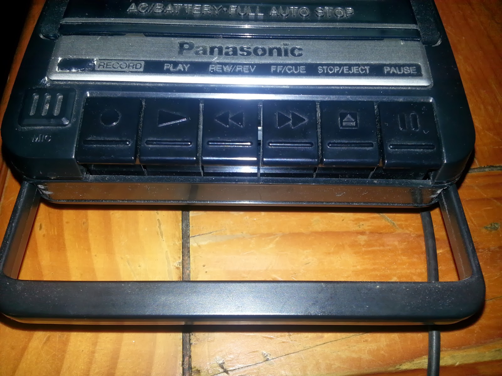 Retro Tech!: 1994: Panasonic RQ-2102 Cassette Recorder