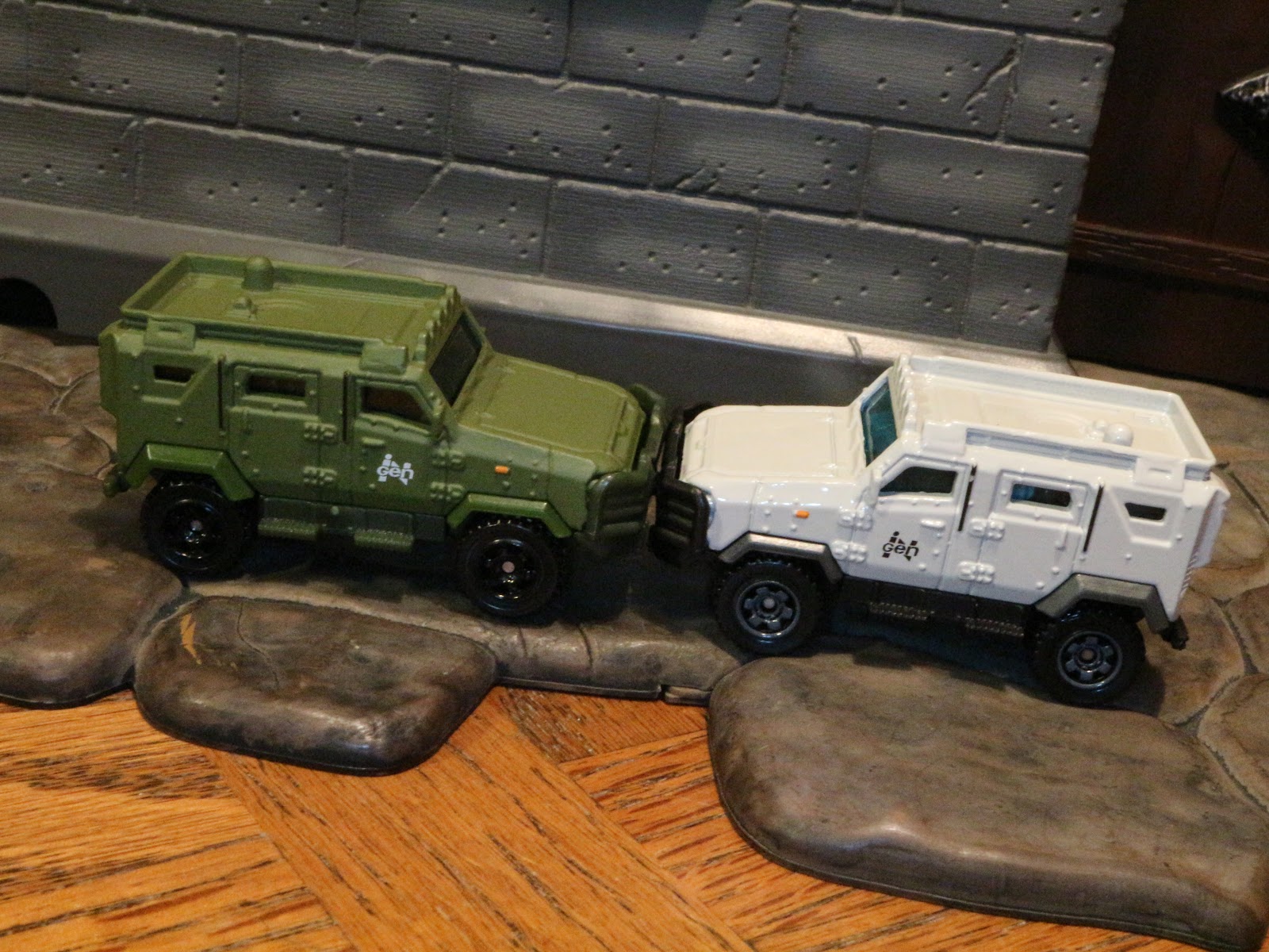 Action Figure Barbecue: Toy Review: '10 Textron Tiger from Matchbox ...