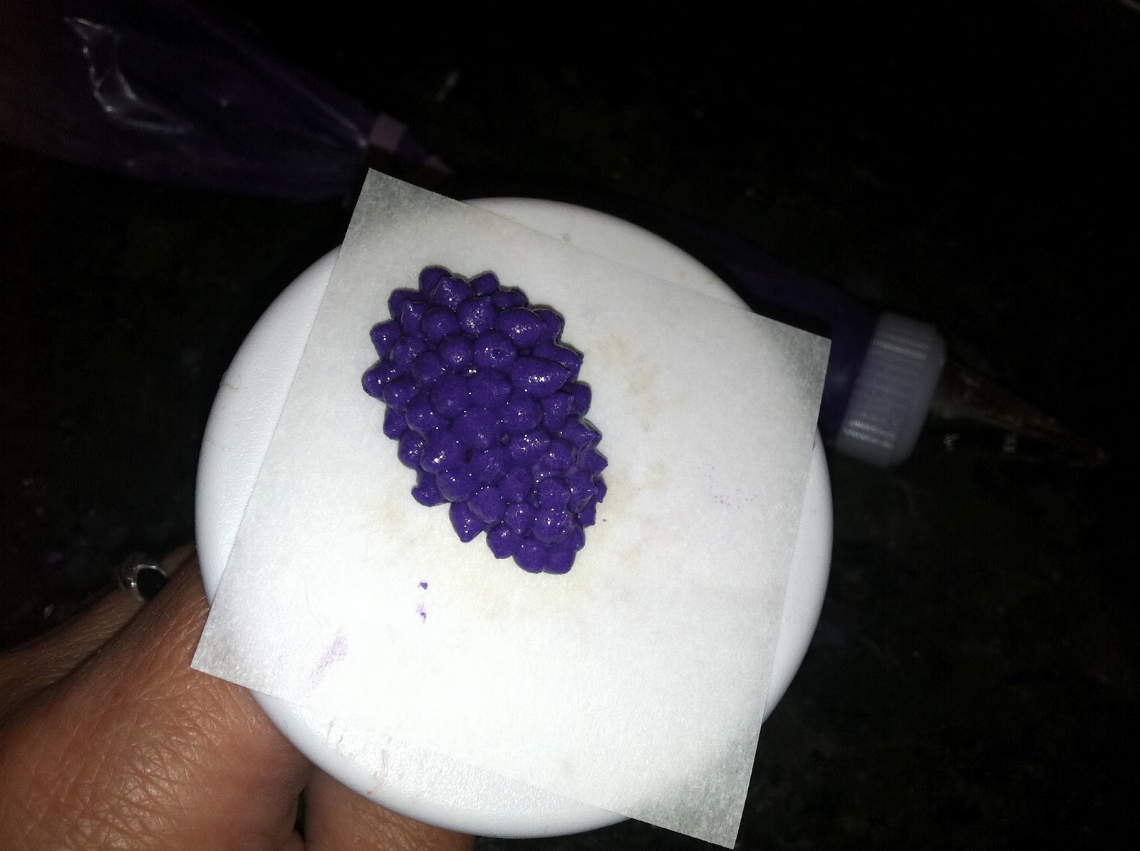 The Iced Queen: Royal Icing Grapes