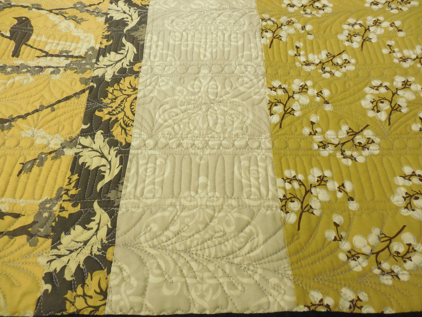 Tanderwen Quilts: Fancy quilted table runner