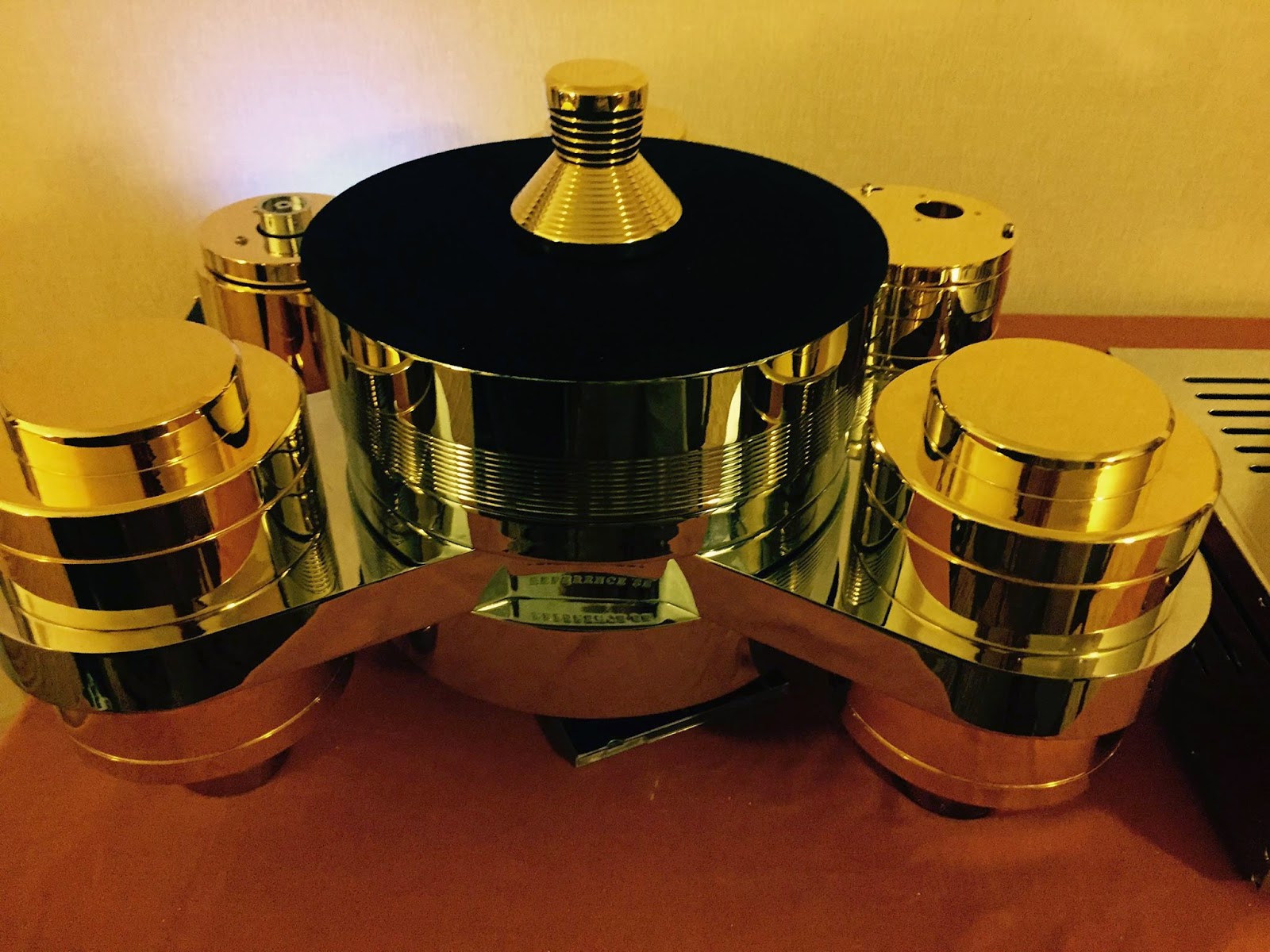 TriangleArt turntable room at RMAF 2014 – Ultimate High-Fidelity