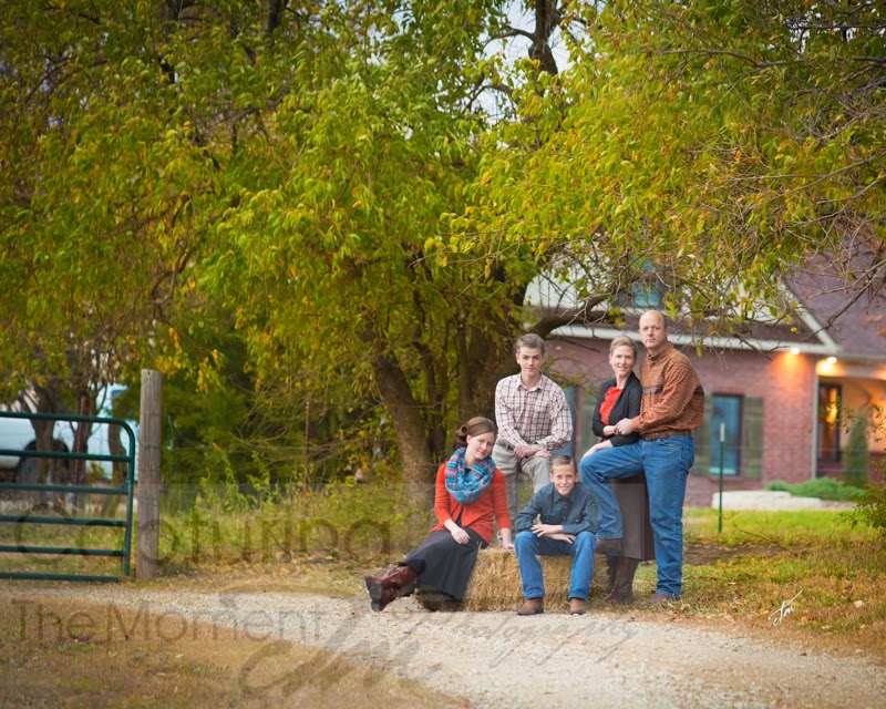 Capturing The Moment Photography: Family Portraits in the Barn