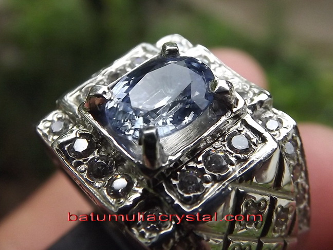 JAVA GEMSTONES: Pengelompokan Kelas Batu Mulia oleh K. E. Kinge