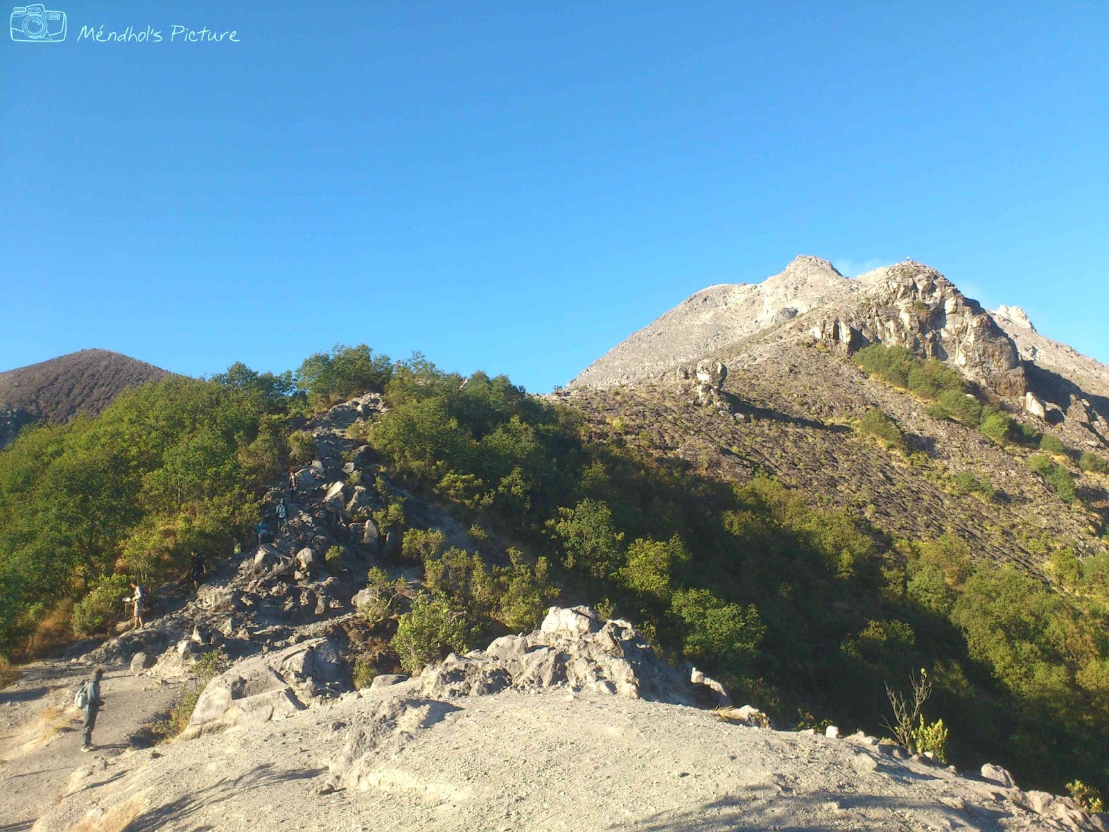 Mountaineering : Climbing to Mt. Merapi With Sura Mendhol