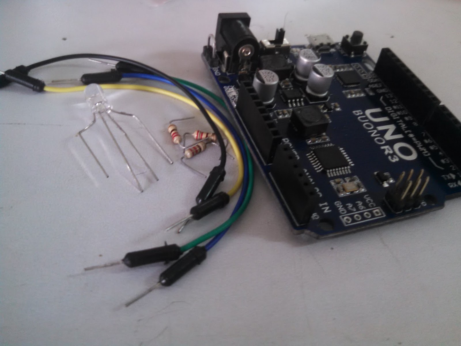 Programando en Arduino Uno (COM3): Laboratorio_7