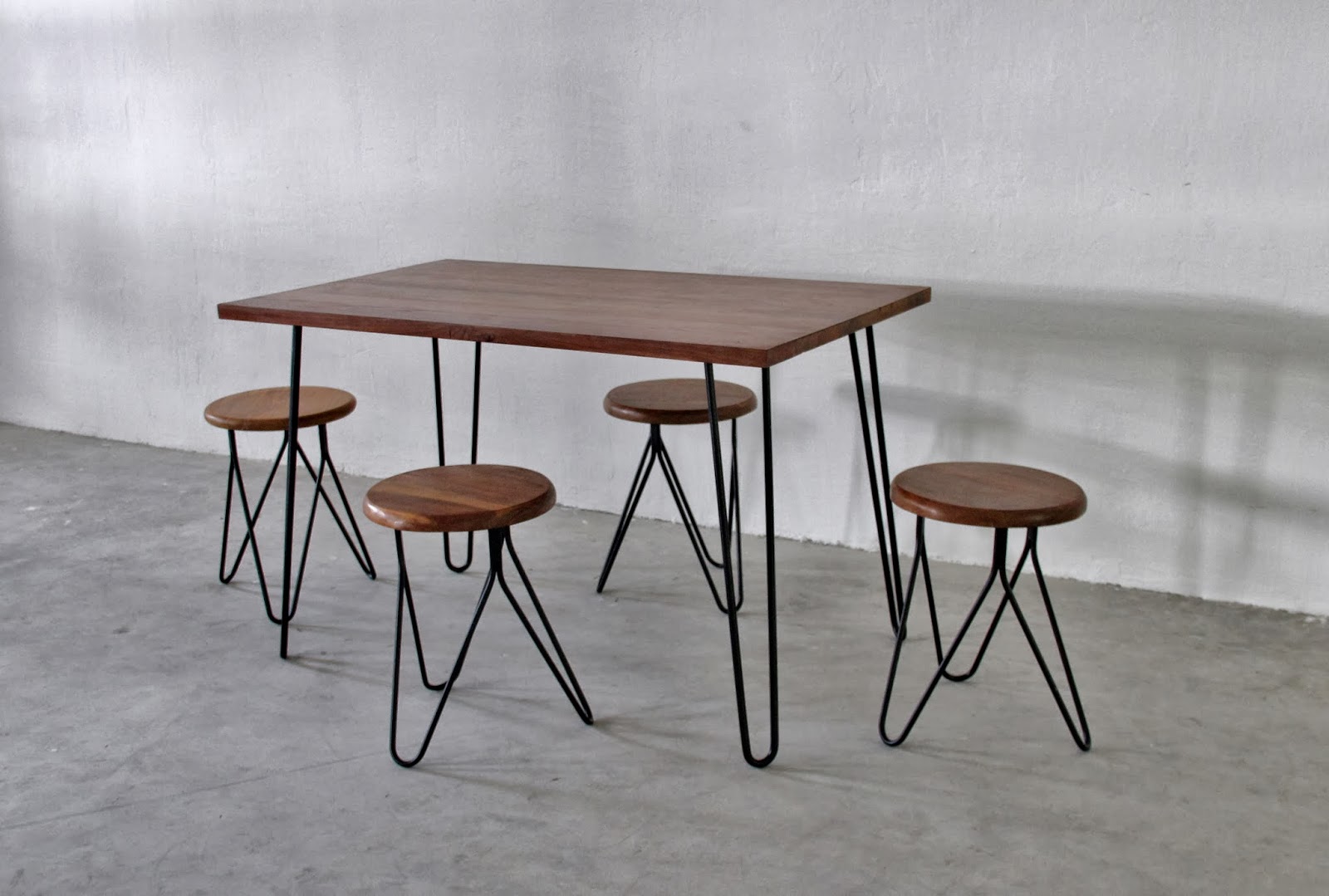 SECOND CHARM COLLECTIONS : PIN LEGS FURNITURE | Ashley Furniture