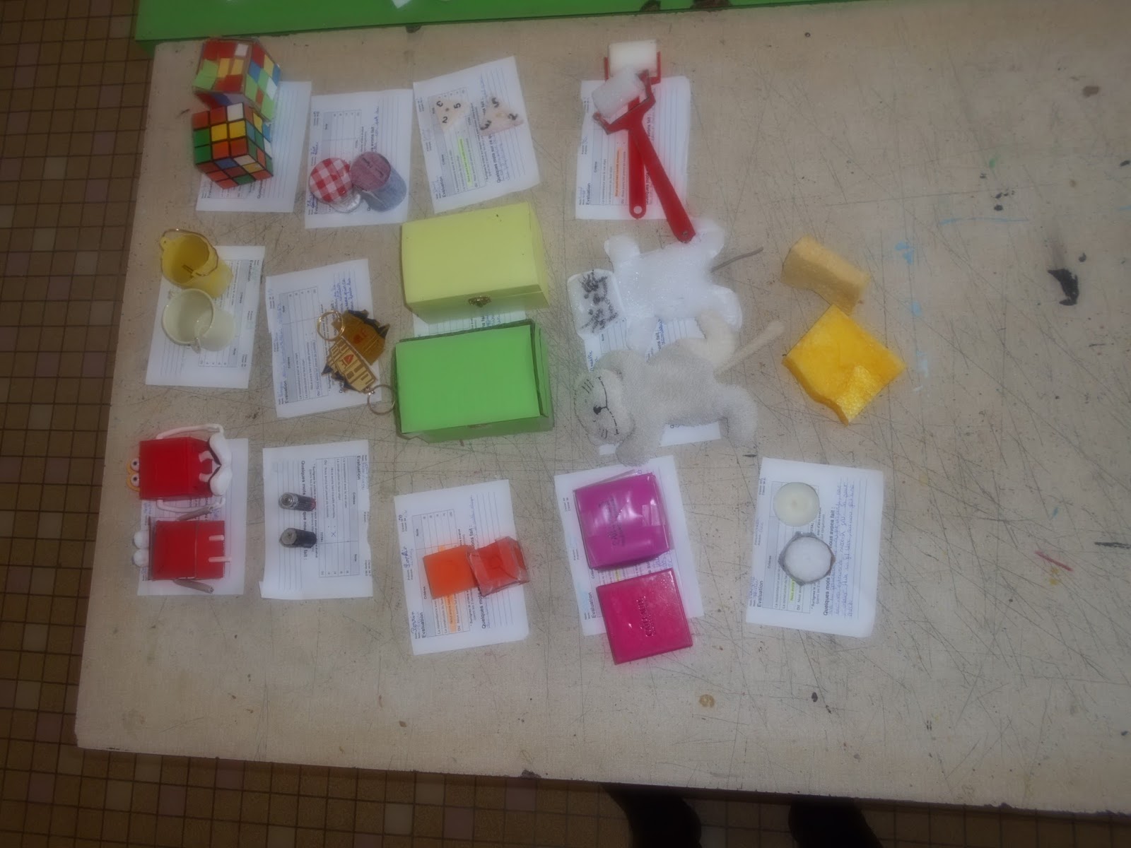 Les Arts Plastiques au Collège Sainte Marie: Un vrai-faux objet. 6è.