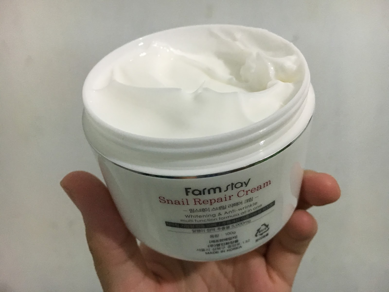 Review: Farm Stay Collagen Pure Cleansing Foam and Snail Repair Cream ...