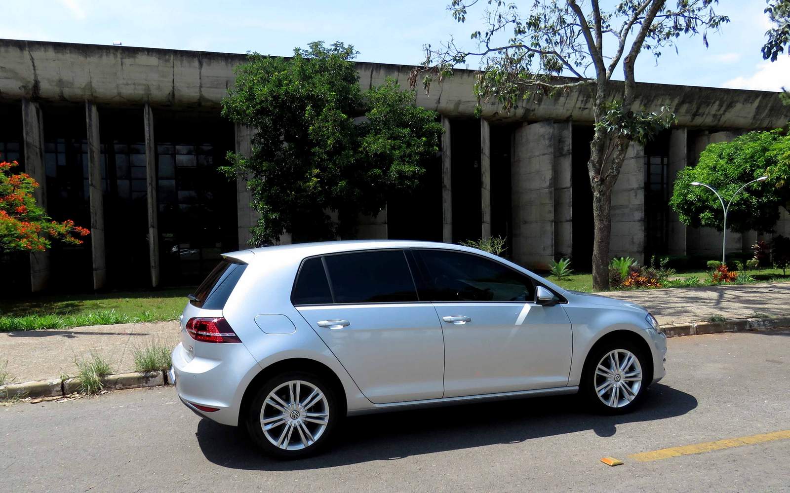 VW Golf: hatch médio mais vendido - começo de dezembro