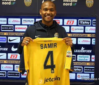 Samir, ex-Flamengo, é apresentado no Verona. | Futebol Total