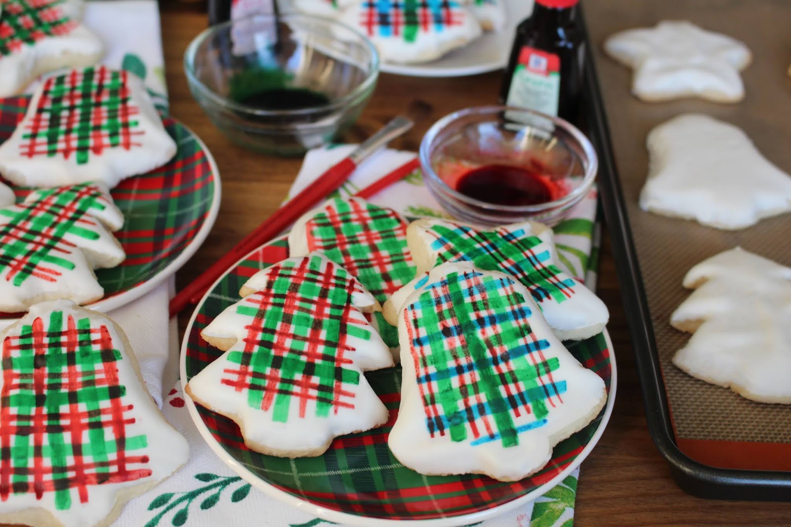 Kylee's Kitchen: Painting Plaid Christmas Cookies