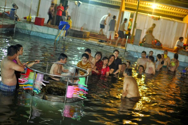 Tradisi Perayaan Imlek Unik Mandi di Sumur 7 lubang Vihara Gayatri