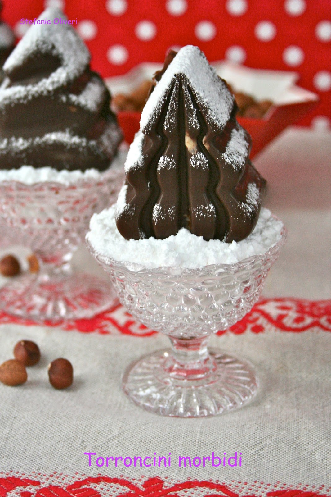 Torroncini morbidi natalizi al cioccolato e nocciole - Cardamomo & co