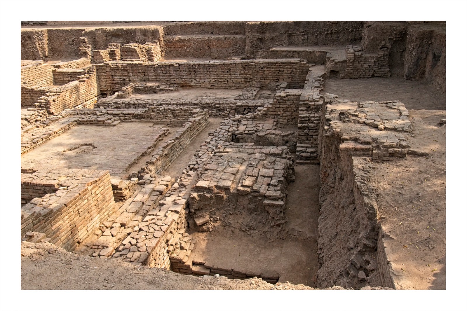 Photography and beyond: Vadnagar - Remains of the Buddhist Monastery