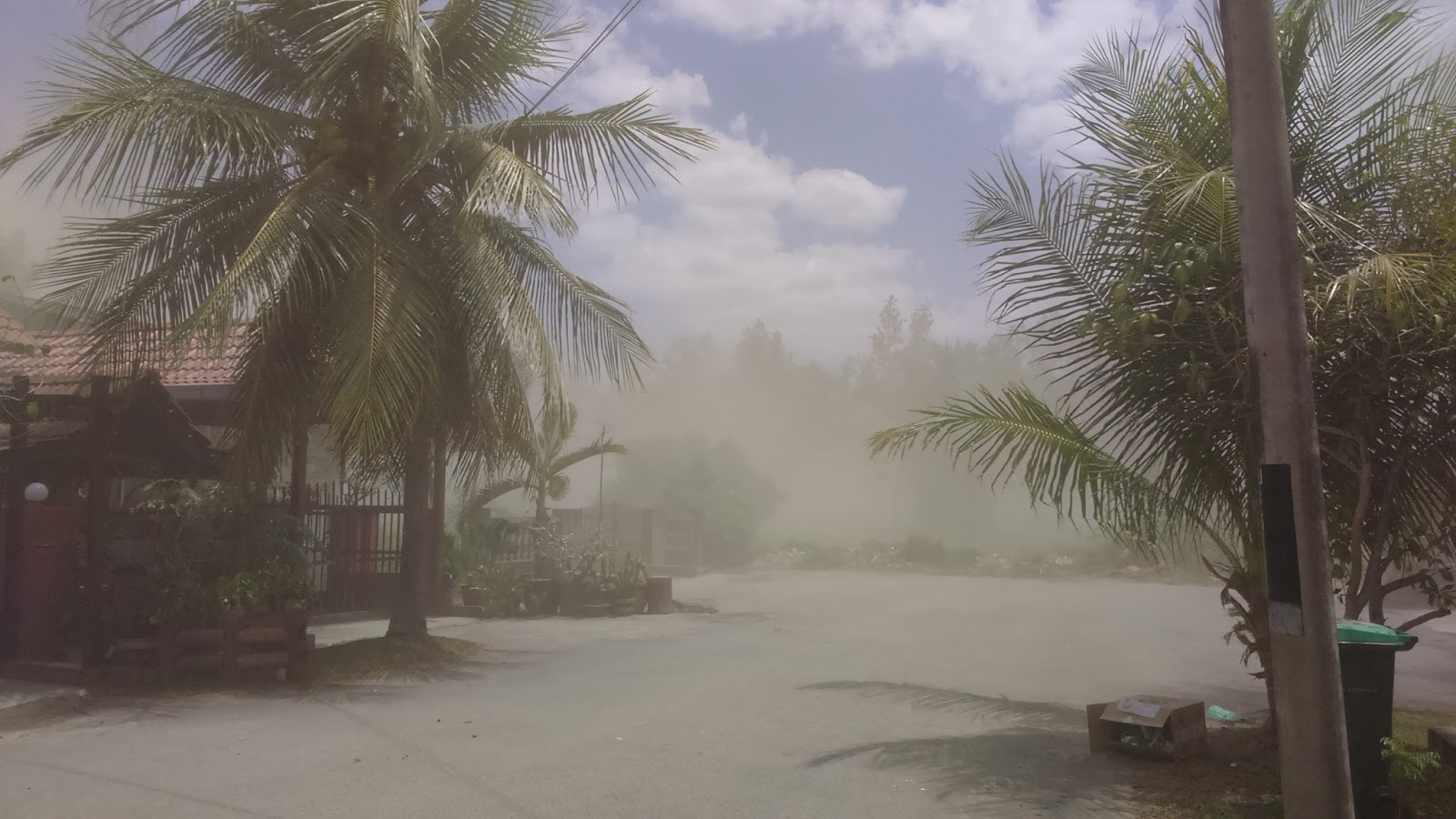 madisyak.blogspot: NIKMAT PEMBANGUNAN: KAMI MAKAN HABUK DAN DEBU