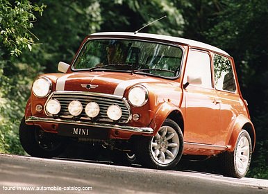 MINI CLÁSSICO: COMPACTO A MODA INGLESA