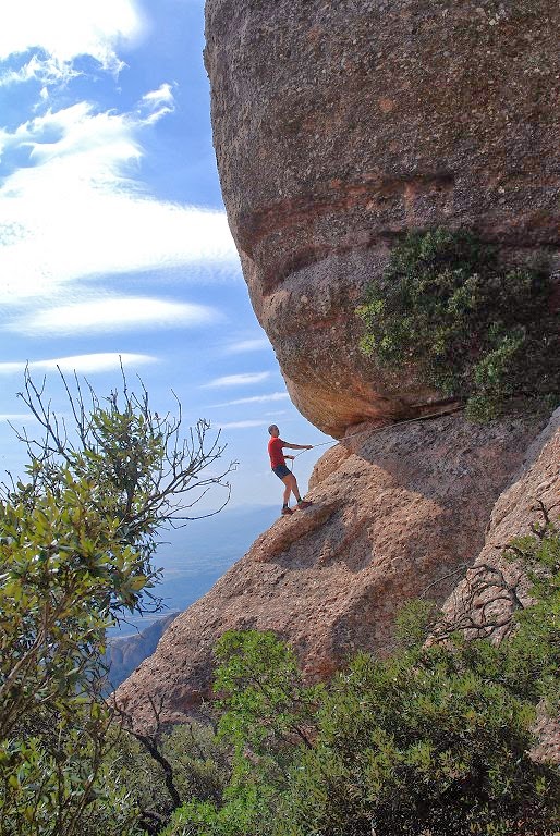 LA MONTAÑA DE MACGIVER: CAMINO EQUIPADO AL CAP DE MORT 1085m.-MONTSERRAT