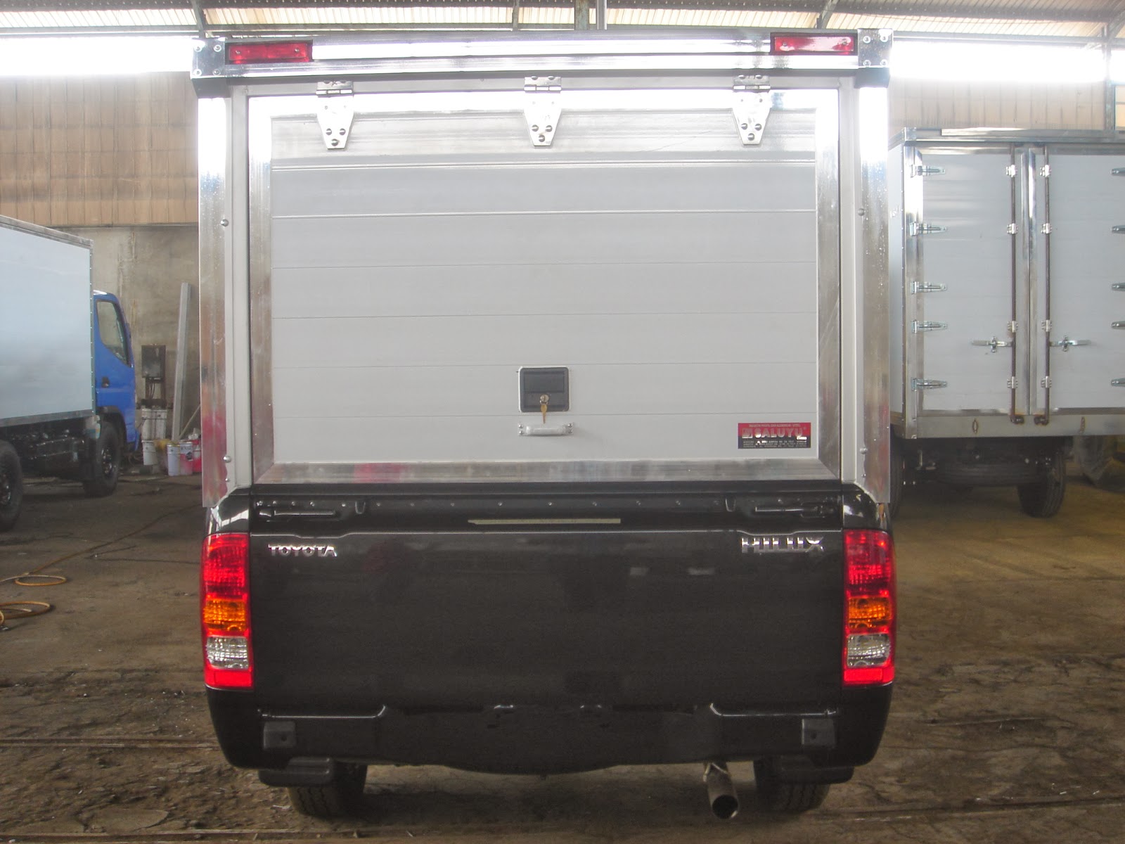 SALUYU KAROSERI: Half Box Aluminium dengan pintu belakang model Moko ...