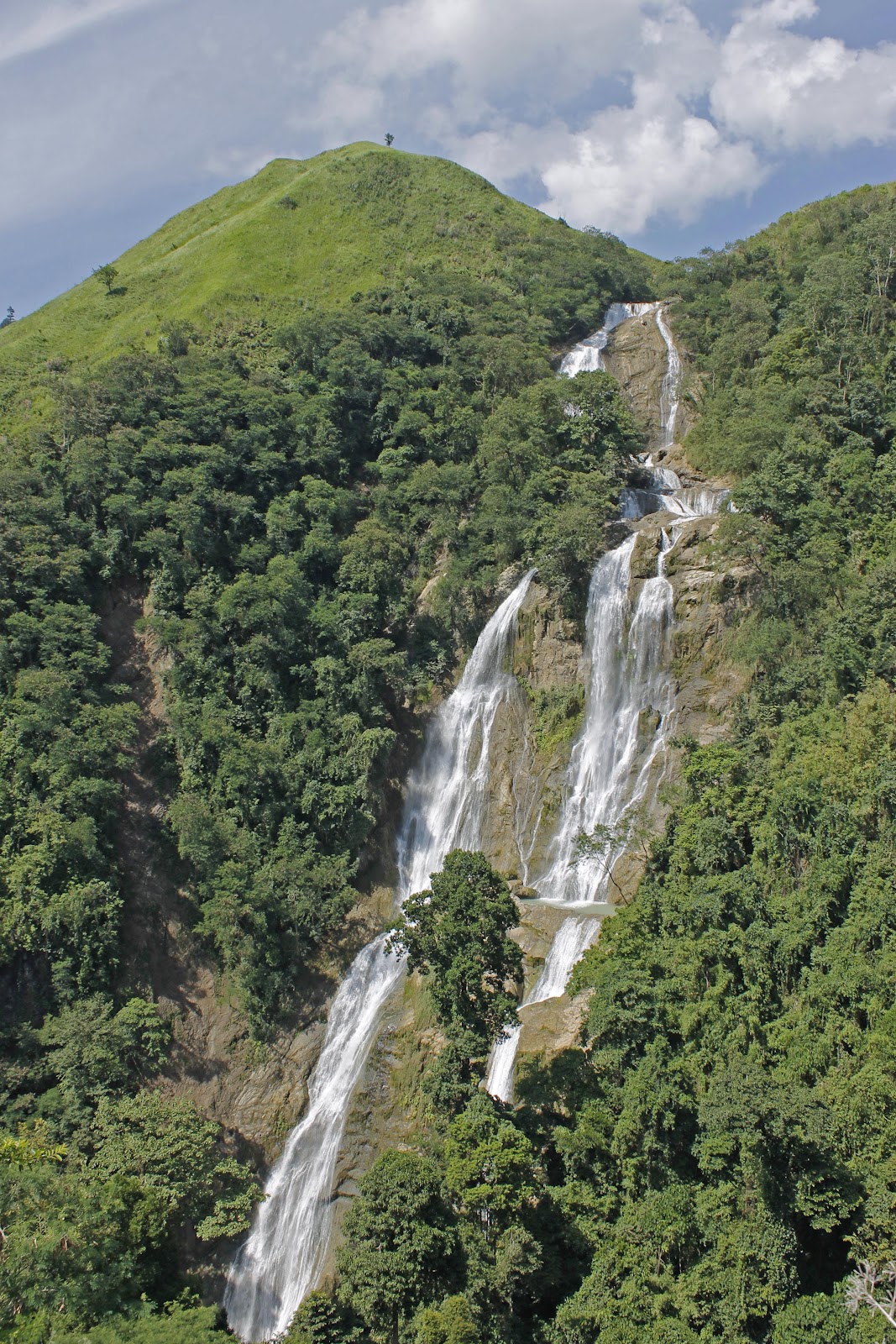 Matigol Falls - Beautiful tourist spot in the world