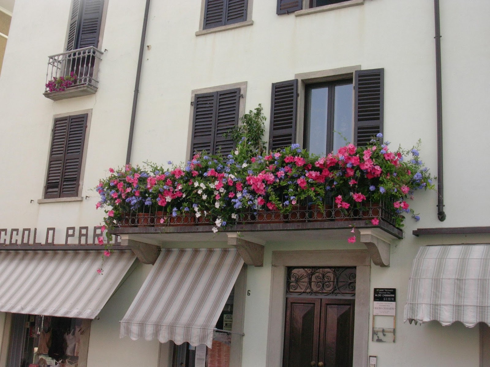 Immagini Di Balconi Fioriti