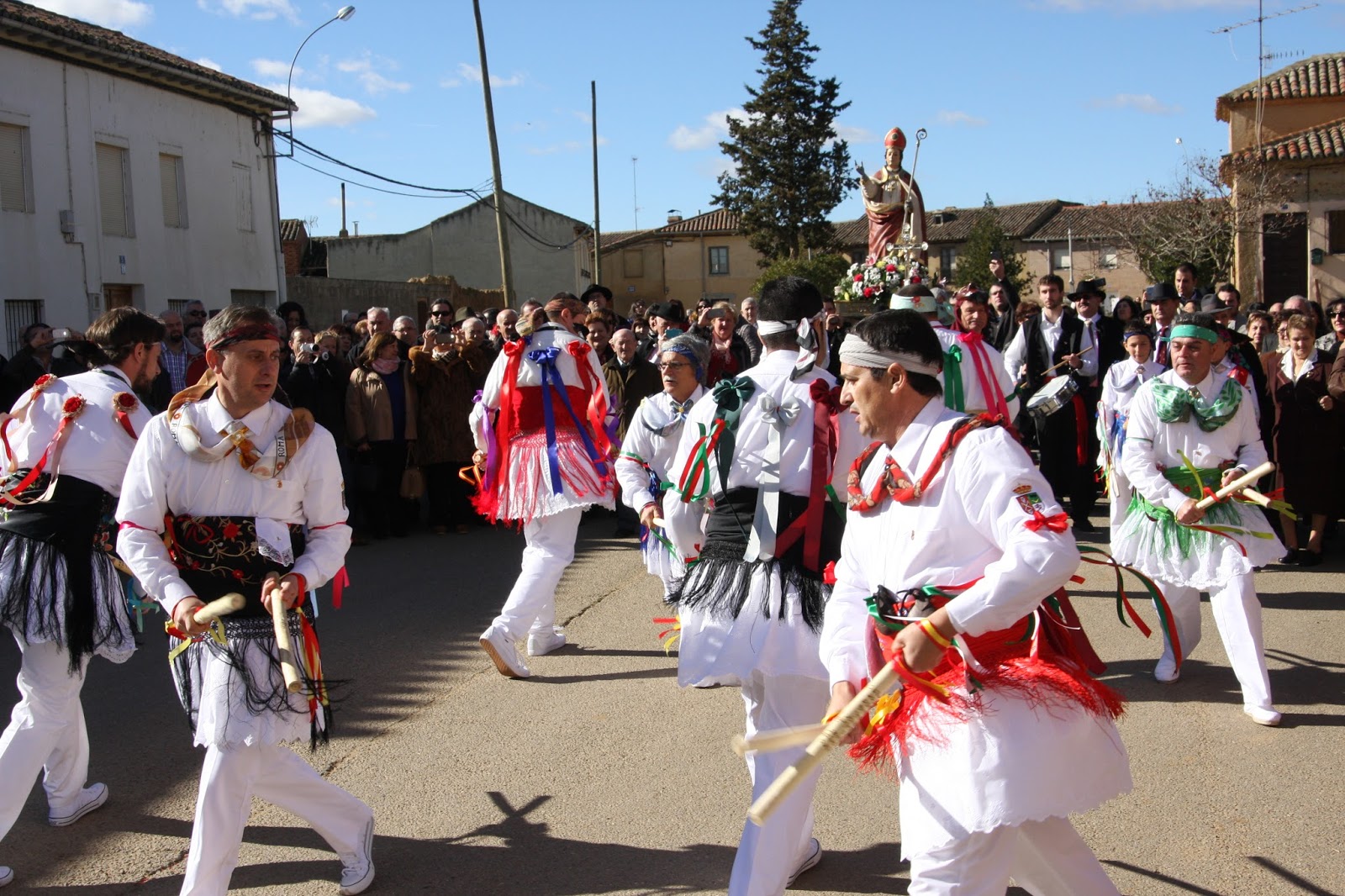 ETNOLEON: Etnografía León: EDITORIAL: LA DANZA DEL PALOTEO DE VILLAMANDOS