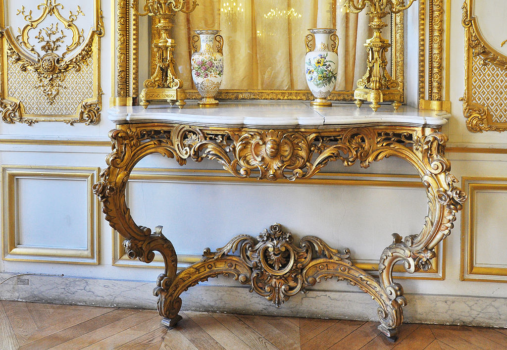 Eye For Design: Decorating French Style With Louis XV Console Tables