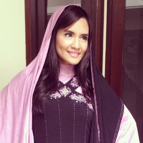 Biodata dan Koleksi Foto Selfie Artis Cantik Intan Nuraini - Selfie Photos