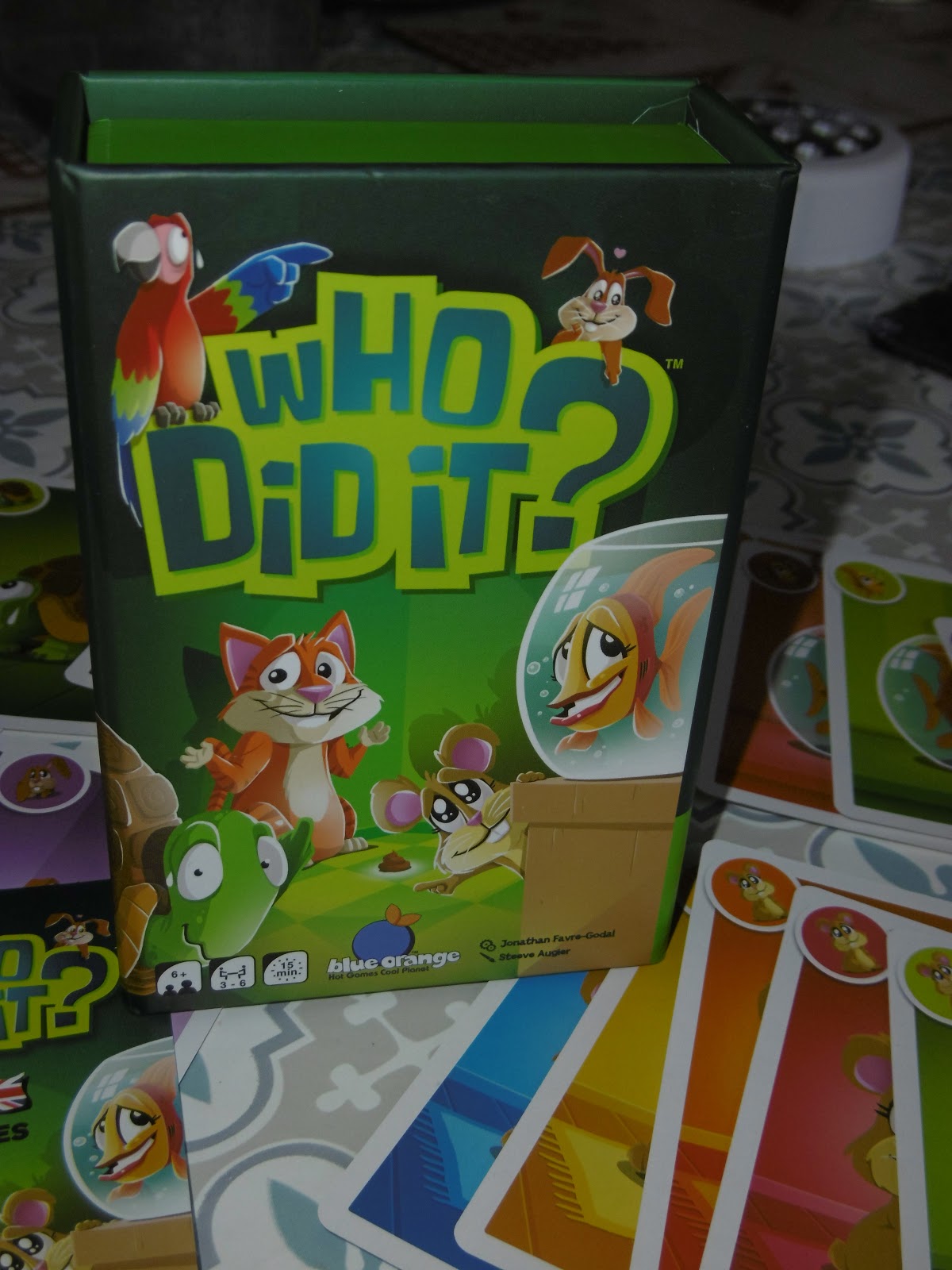 Madhouse Family Reviews: Asmodee UK Board Game Club review : Who Did It?