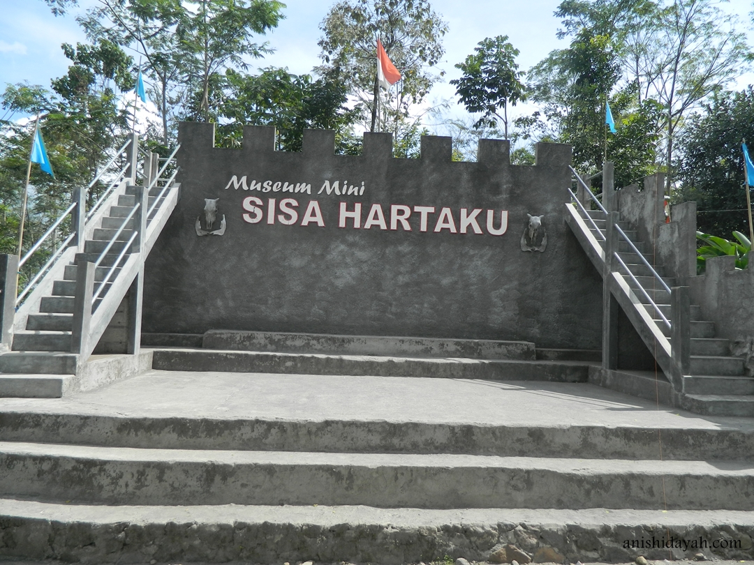 SangPetualang: Menelusuri Jejak-jejak Keganasan Merapi di Museum Mini ...