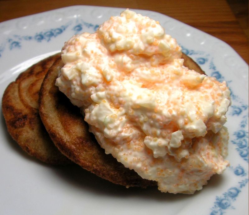 Herkkusuun lautasella Ruokablogi: Perinteiset blinit muikunmädillä ja ...