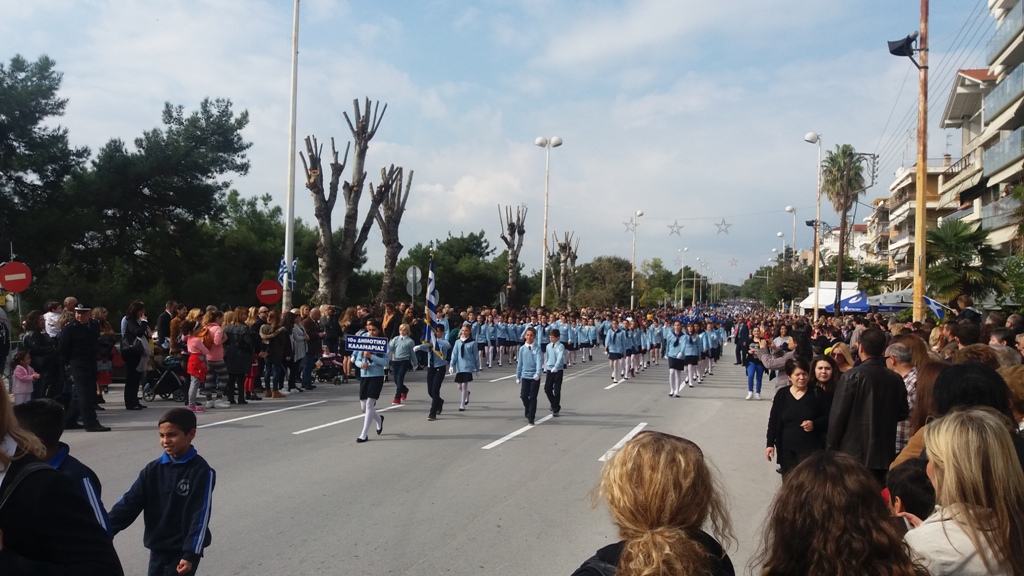 Η Καλαμαριά ύψωσε ψηλά την Ελληνική και την… Ποντιακή σημαία! (Φωτό)