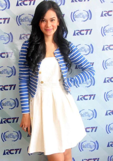 ASTRID TIAR PROFIL DAN KOLEKSI BANYAK FOTO - ZONA ARTIS LAGI