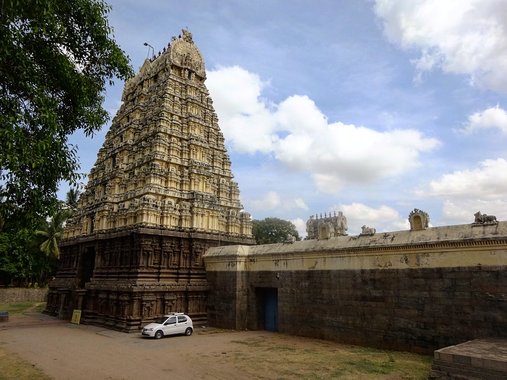 ashokism...: Jalakandeswarar temple at Vellore Fort
