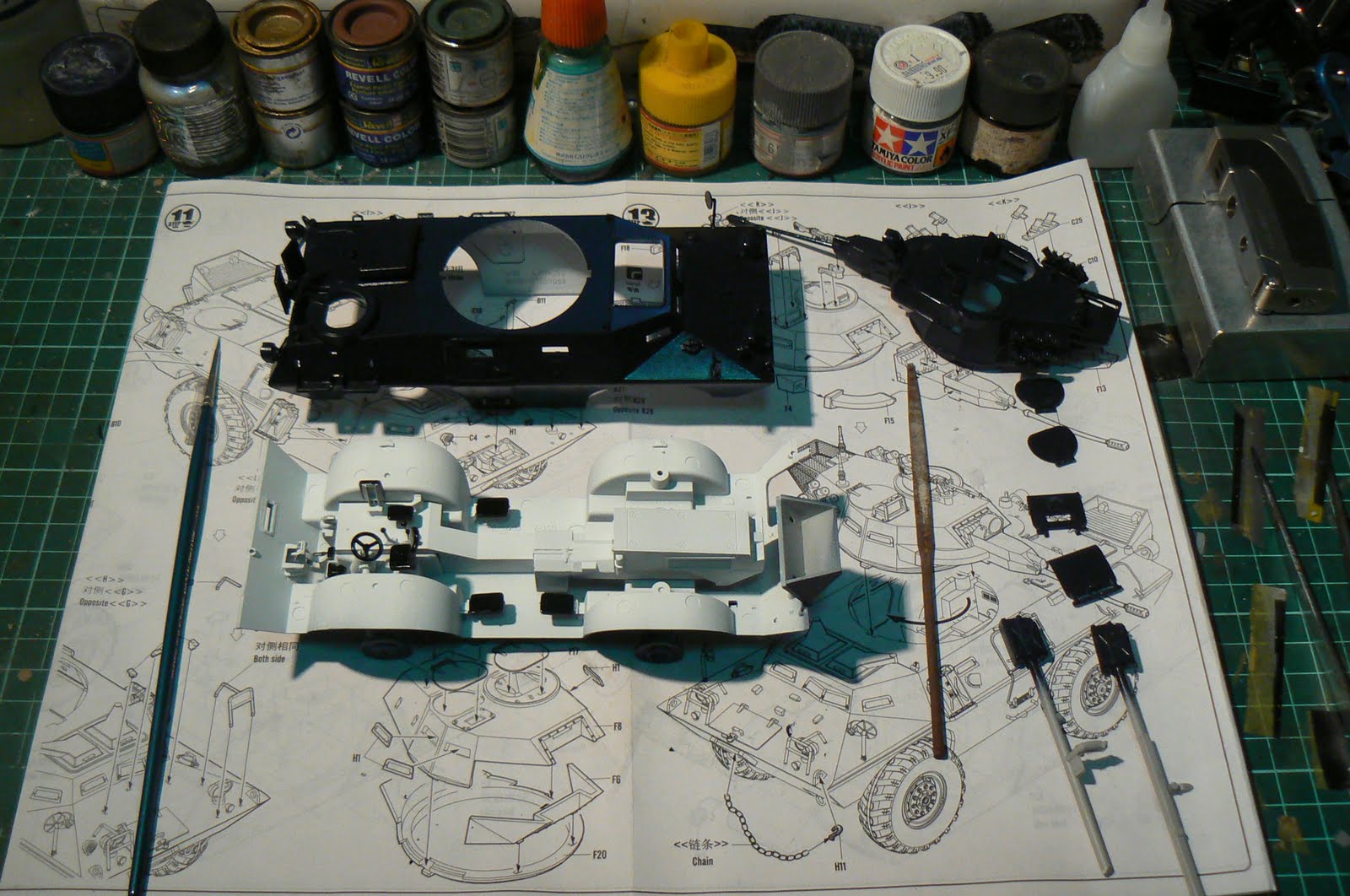 miniature corner: V-150 Commando w/20mm cannon police force scale - 1:35