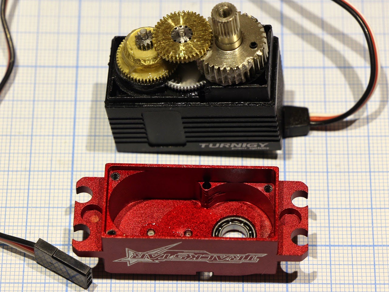 RC IT Music Photo Video: Inside Servo TURNIGY TrackStar TS-910 30kg.cm HV