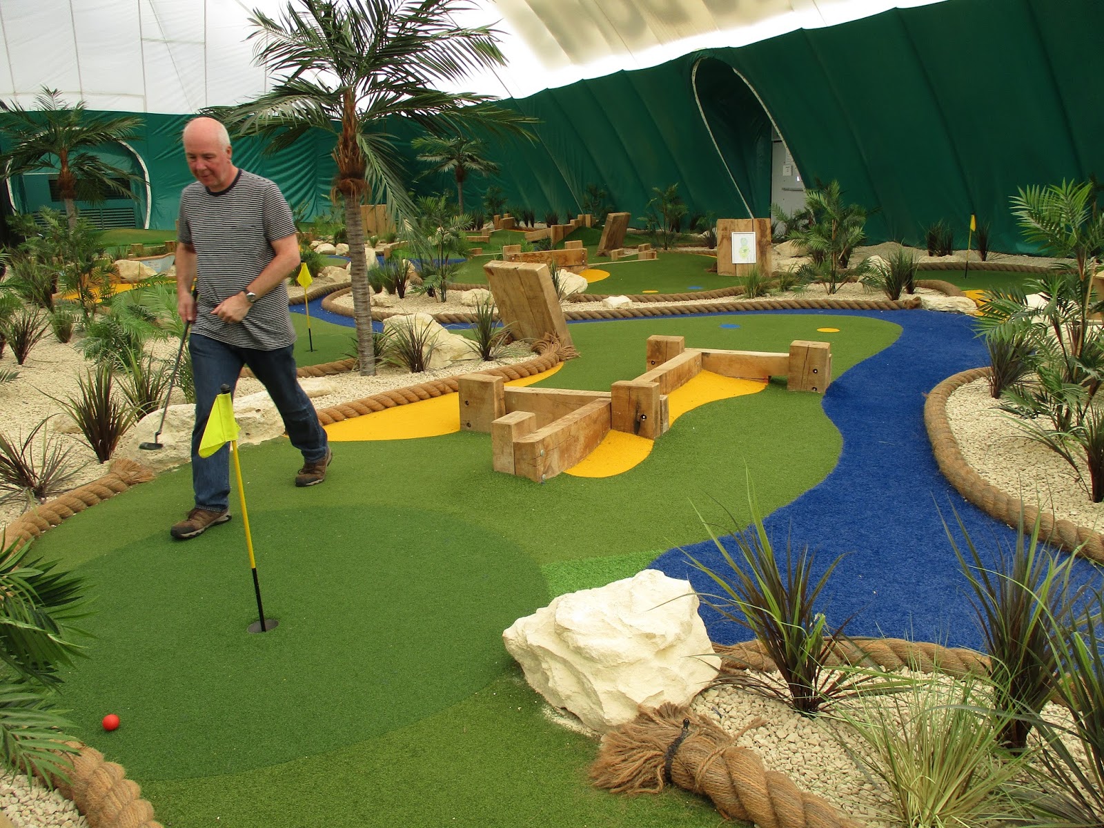 Two Crazy Golfers: JD Golf Dome, Seaton Carew, Hartlepool