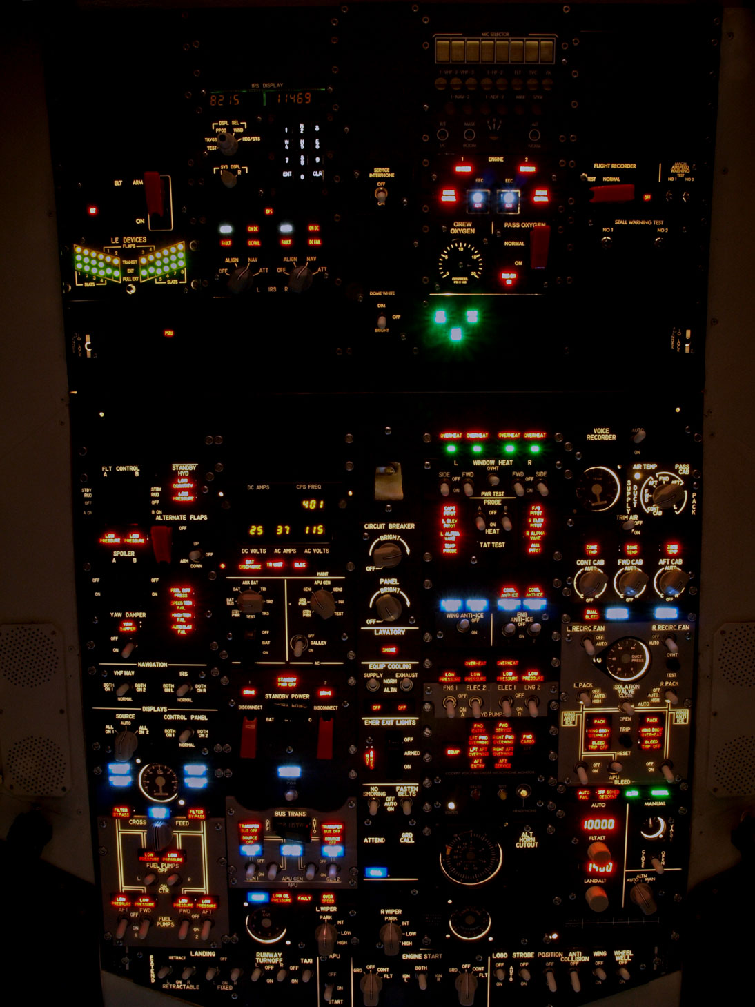 Boeing 737 Homecockpit: Pedestal und Overhead