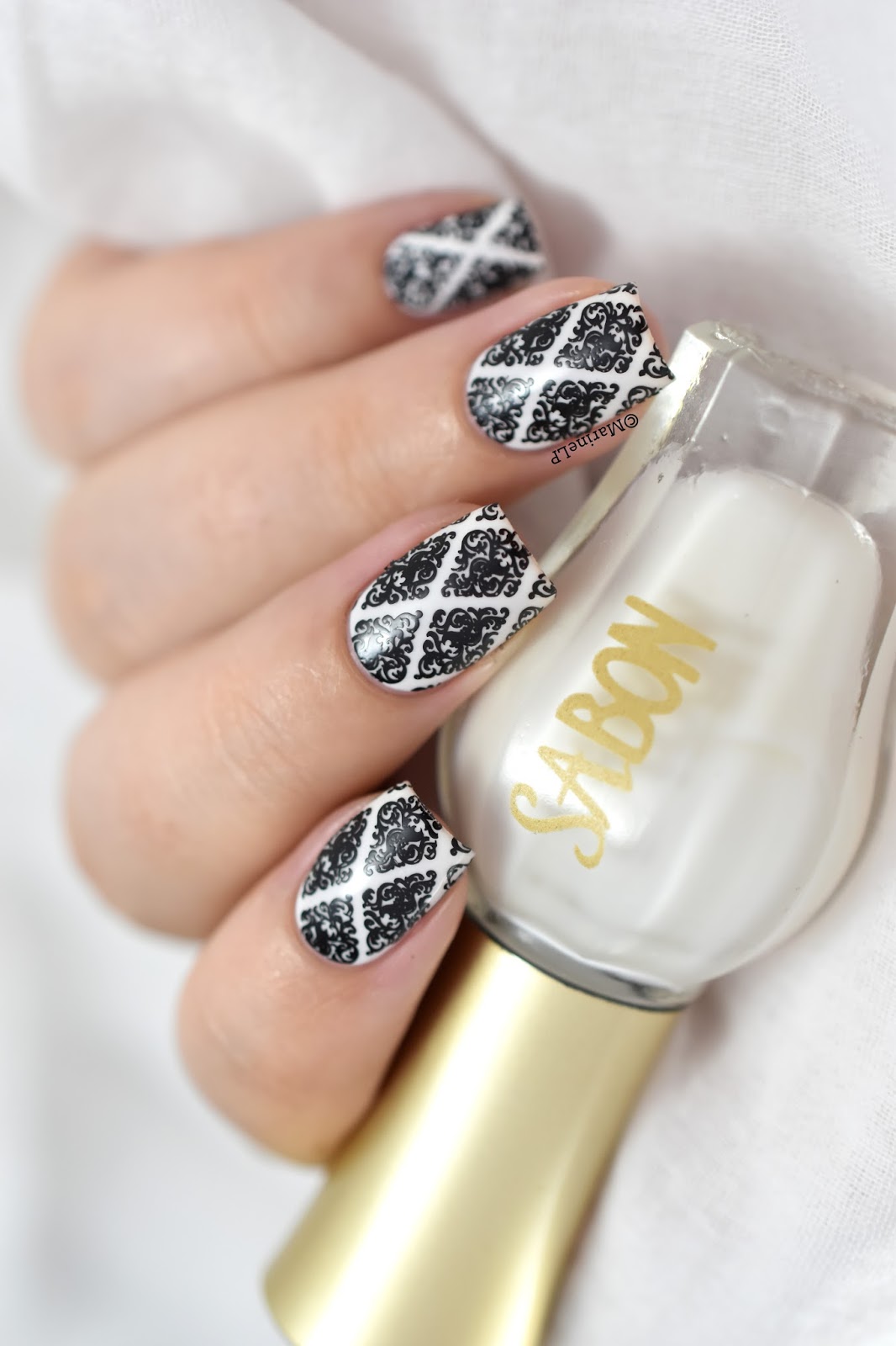 B&W baroque nails