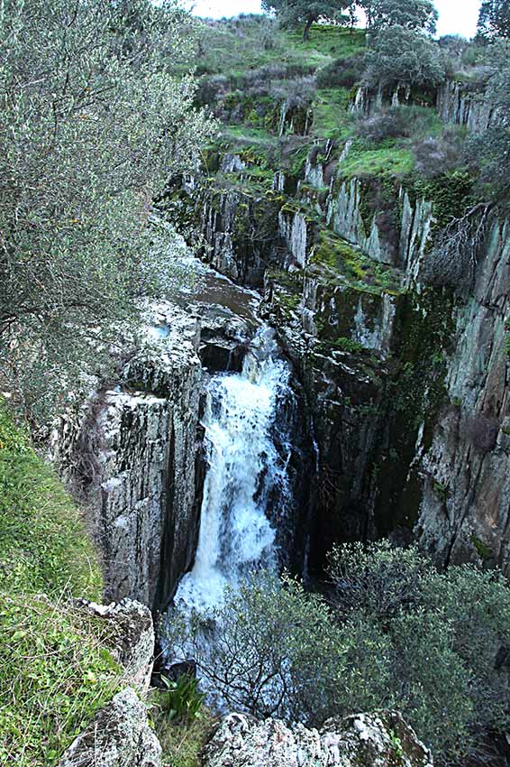 Enfilando: El Cabril y Ermita de Santa Ana (Monroy)